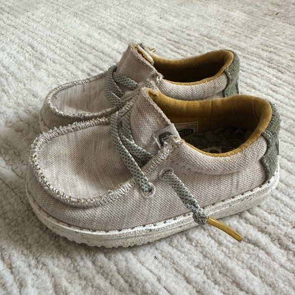 Hey Dude | Shoes | Hey Dude Toddler Size 6 Wally Slip On Sneaker Shoes ...